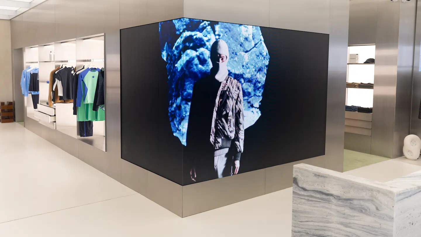 Elevate Experience with Corner LED Displays - Visual Art